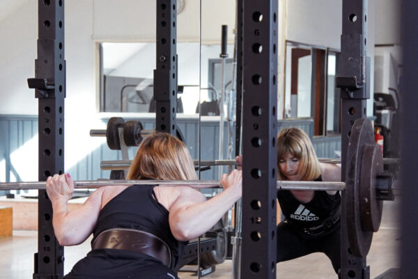 Low Bar vs High Bar Squats – Body Mentors